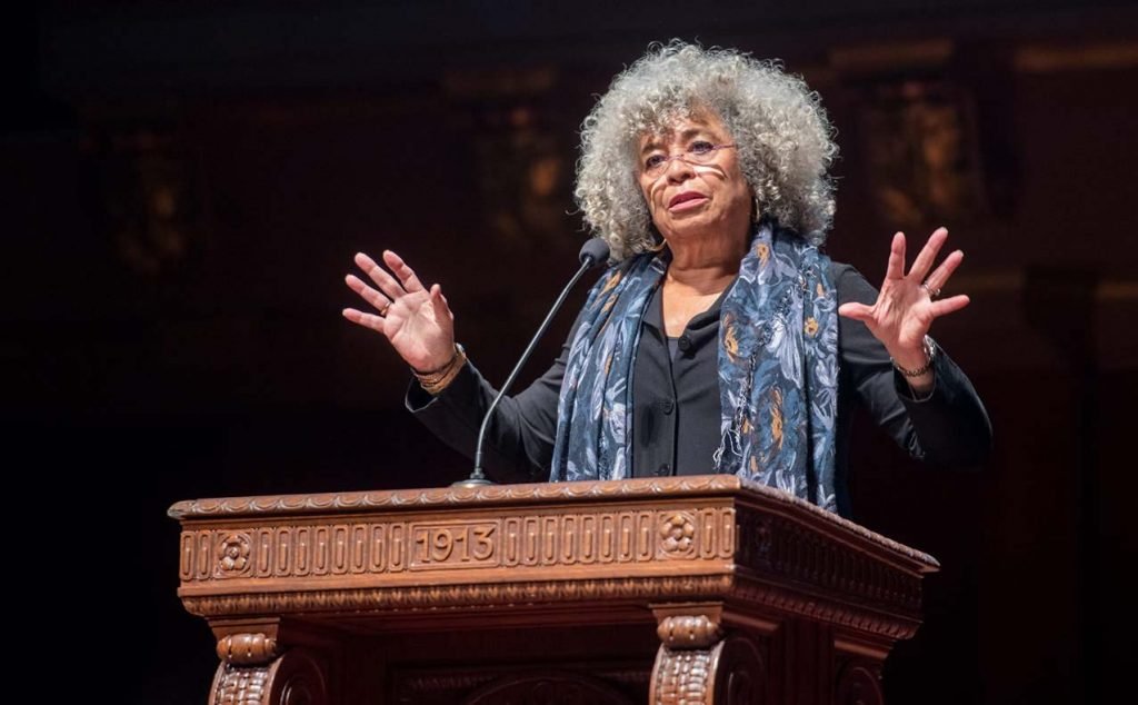 23 Inspirational Angela Davis Quotes To Move Forward (2024)