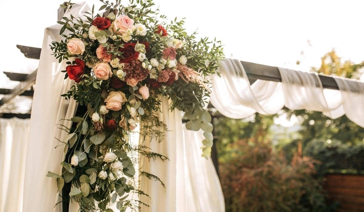 400+ Cool and Trendy Decoration Company Names