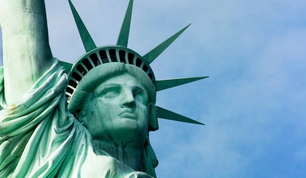 53 Best Statue of Liberty Captions for Instagram