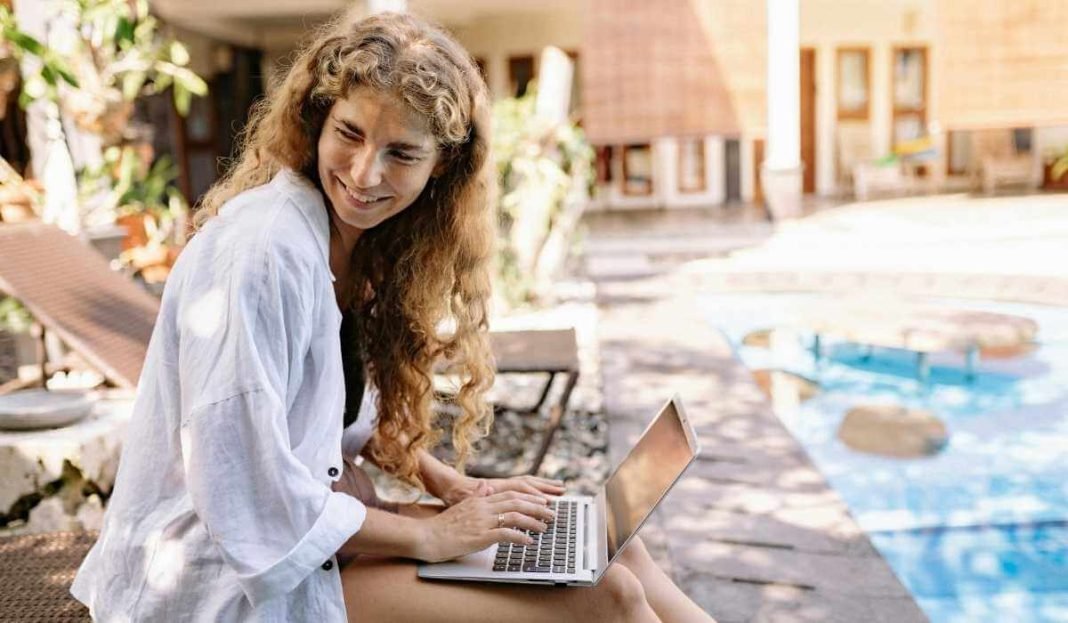 83 Best Digital Nomad Captions for Instagram