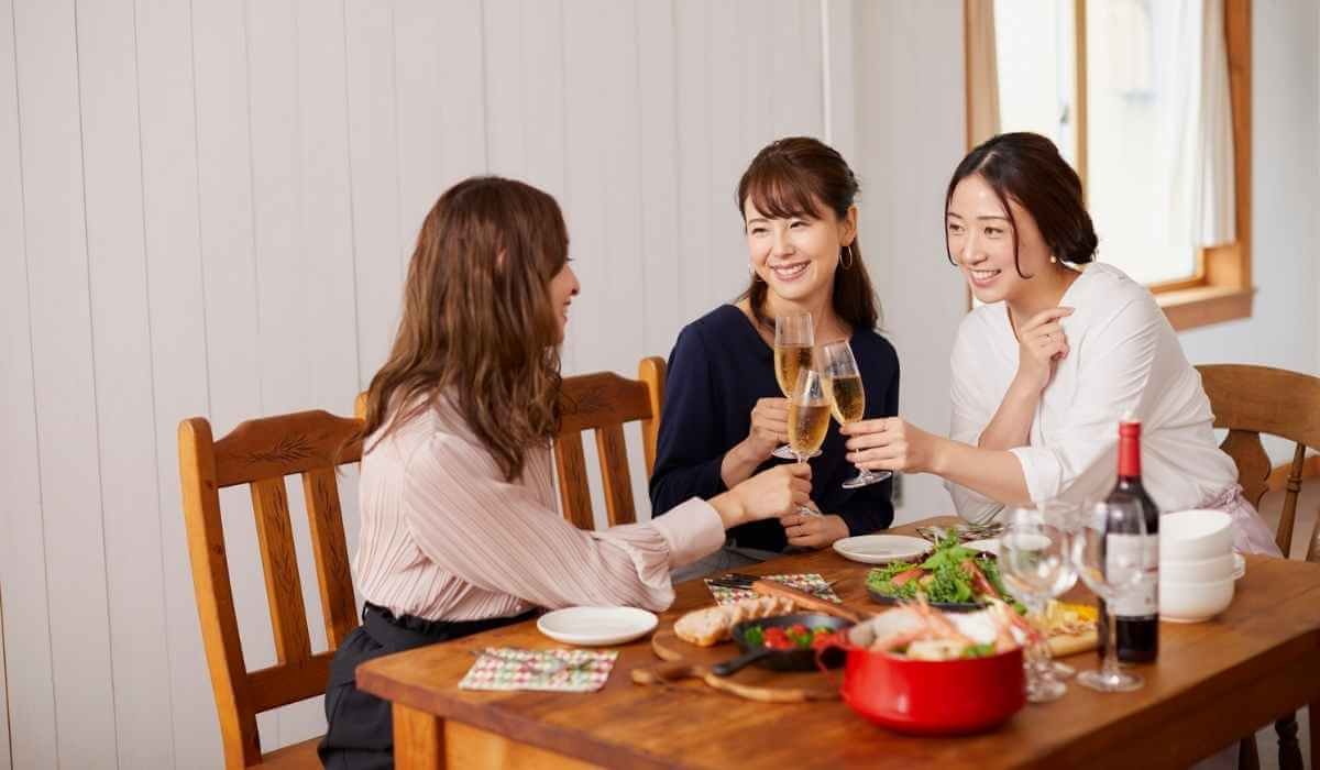 145 Catchy Girl Dinner Captions for Instagram